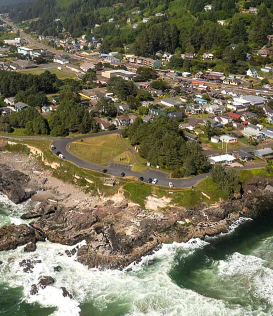 picturesque coastal town oregon ftr