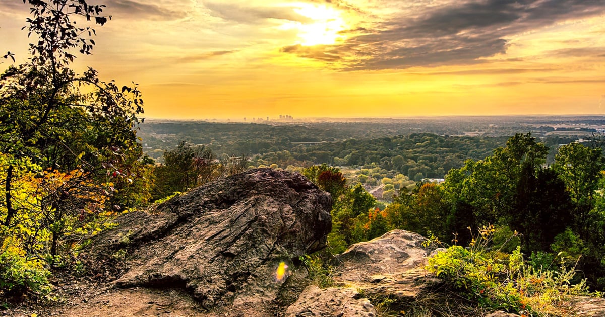 The Postcard-Worthy Overlook In Alabama That's Too Pretty For Words