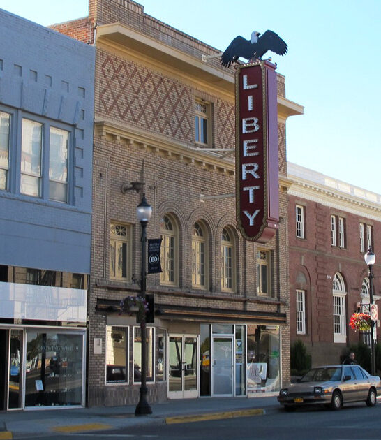 quaint town oregon life ftr