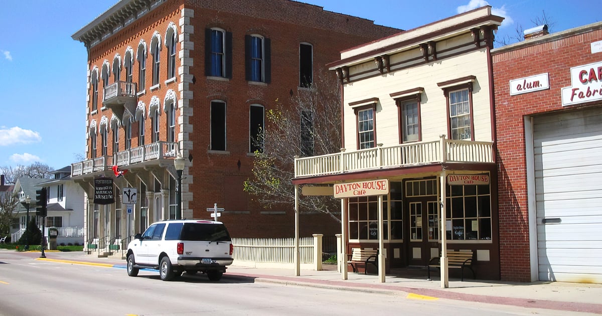 10 Small Towns In Iowa That Are Quiet, Affordable, And Easy To Fall In ...