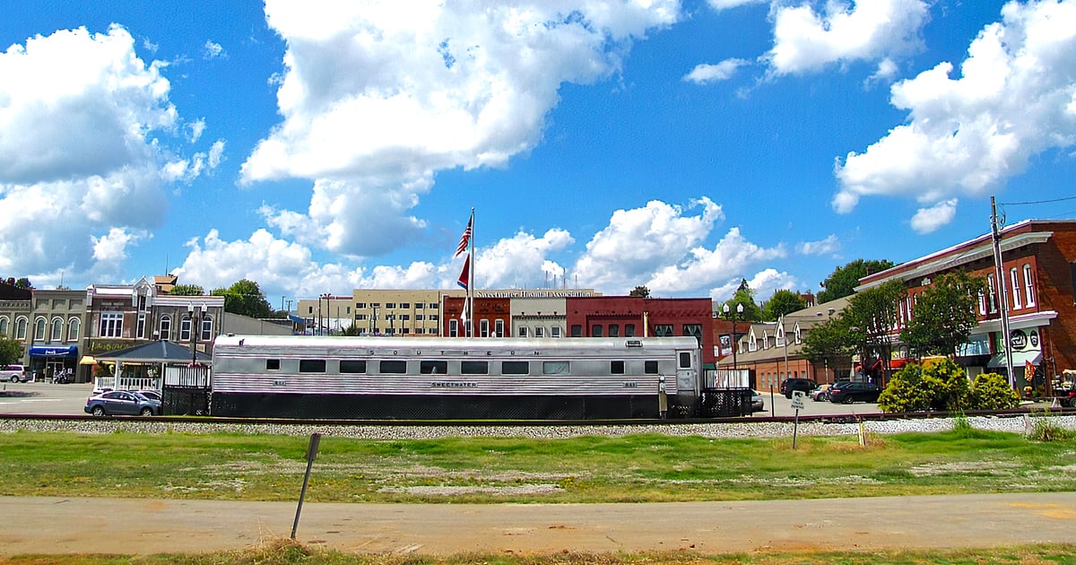 This Charming Small Town In Tennessee Is Shockingly Beautiful And ...