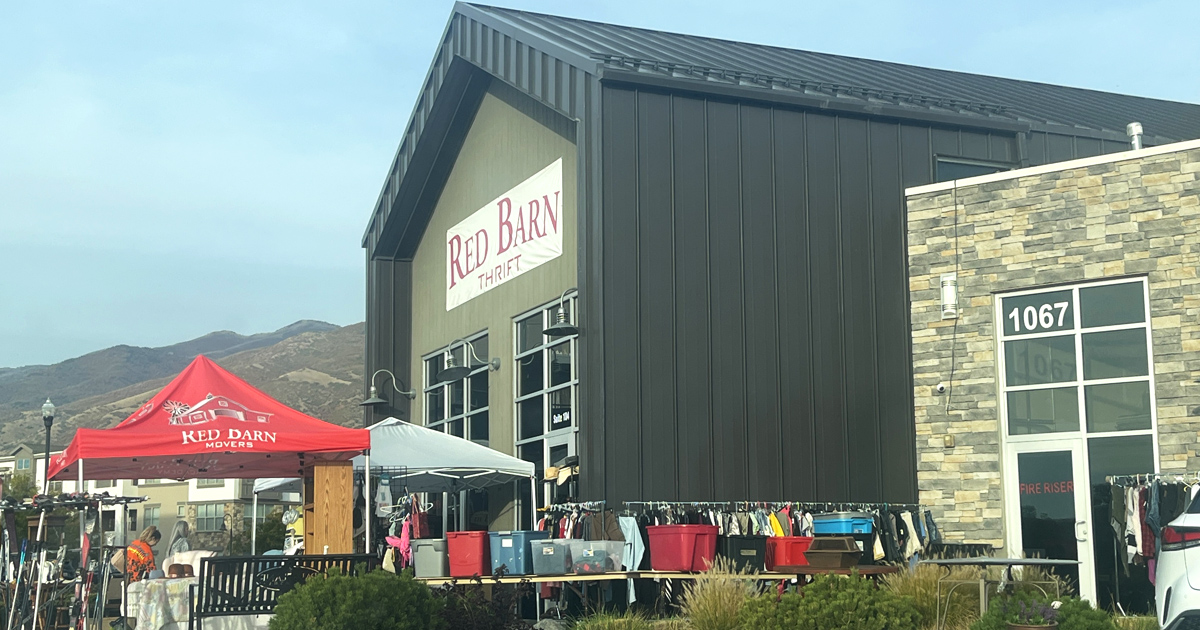 9 Gigantic Thrift Stores In Utah Where $25 Gets You Bags Of Treasures