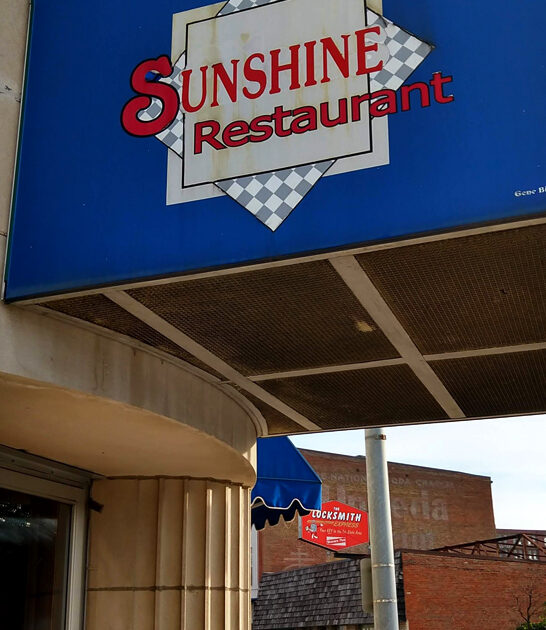 unpretentious restaurant iowa gyro ftr