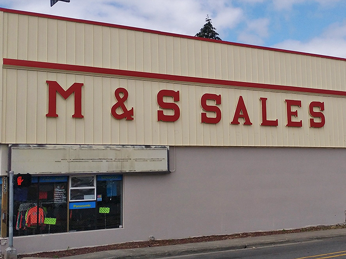 The parking lot fills quickly on weekend mornings, a telltale sign that savvy shoppers know where the real deals hide in Salem.