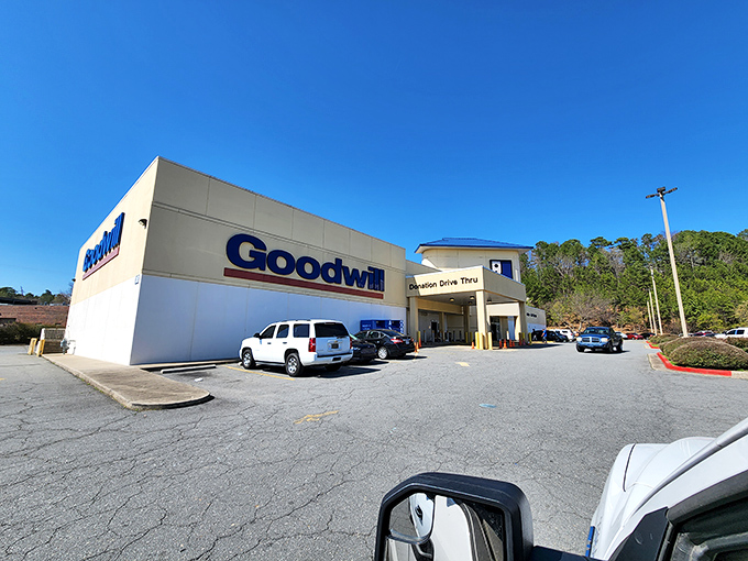 Another Goodwill location beckons with its clean lines and spacious parking lot&mdash;the retail equivalent of "come on in, the bargains are fine!"