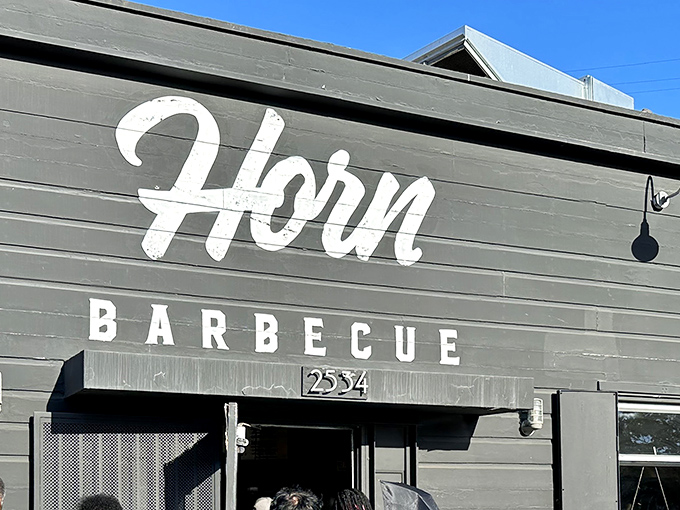 Smoke and soul meet behind these dark walls&mdash;Horn Barbecue proves that true flavor doesn&rsquo;t need flash, just fire, patience, and heart.
