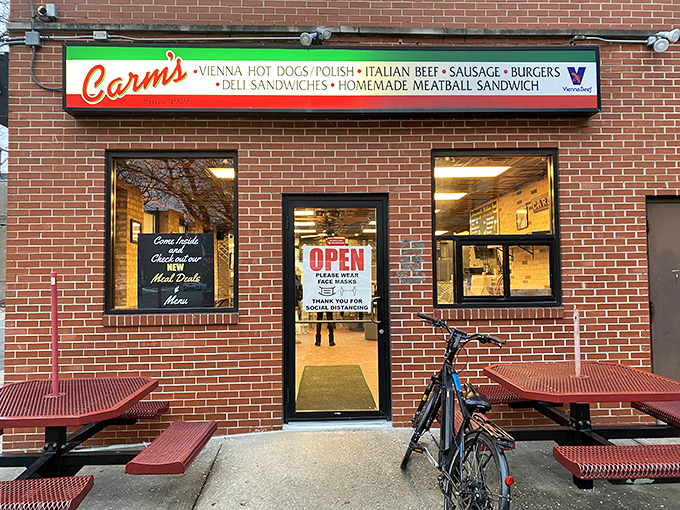 A Chicago classic since '54! Pull up a red picnic table; the promise of Italian beef and a hot dog is the definition of comfort.