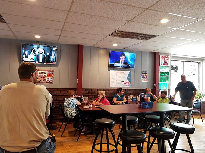 Small-town charm meets thirst-quenching simplicity in this cozy corner of The Fort, where every stool has probably heard decades of local stories.