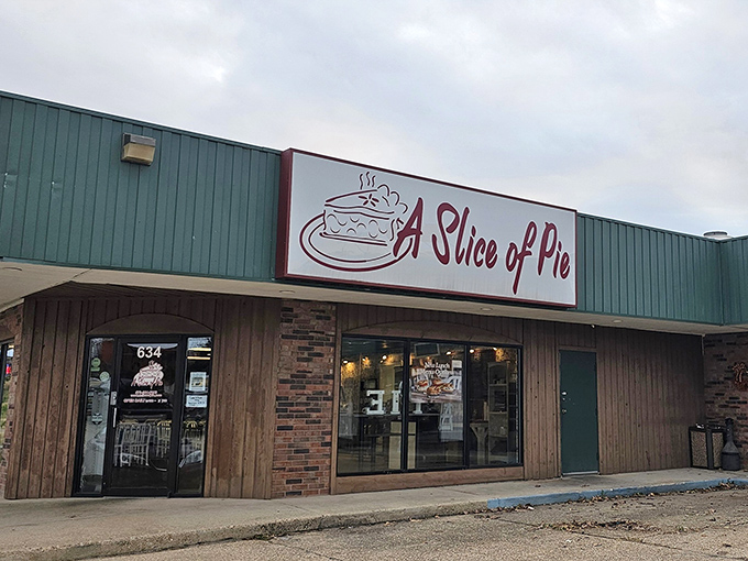 Daytime reveals the unassuming exterior that houses pie perfection—proof that culinary treasures often hide in plain sight.