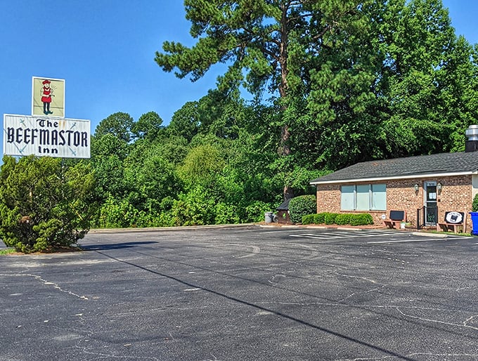 The unassuming exterior of The Beefmastor Inn proves once again that the best steakhouses often hide in plain sight, like culinary speakeasies for carnivores.