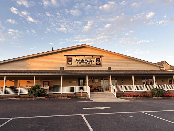 Arrived at this beautiful, welcoming spot under the perfect evening sky! Ready for a delicious, hearty, homestyle meal.