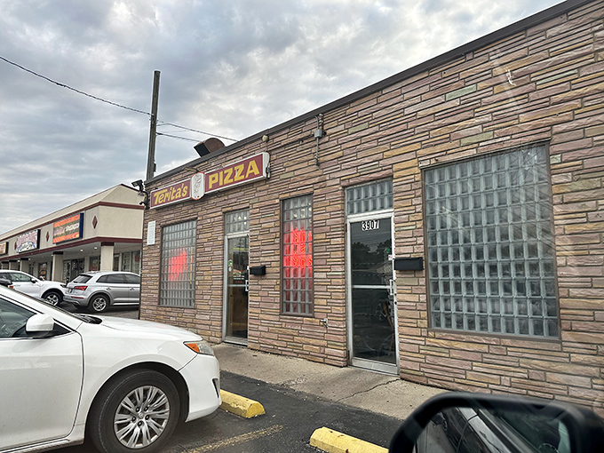 Like finding a vintage record store in the digital age, Terita's modest storefront stands as a delicious time capsule of authentic Columbus pizza tradition.