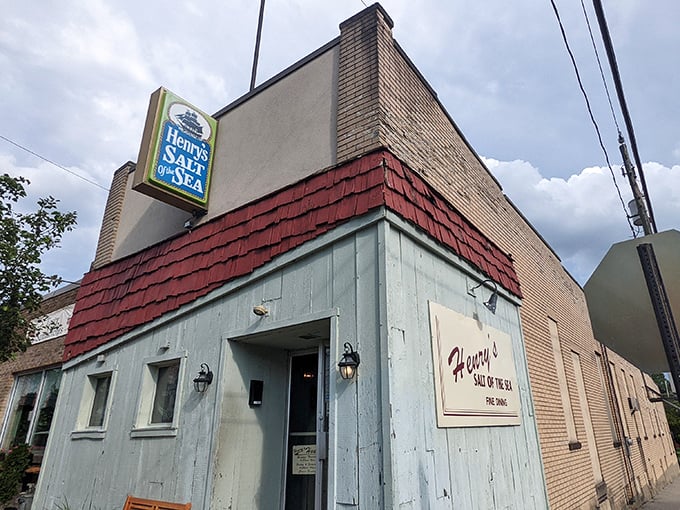 The unassuming exterior of Henry's Salt of the Sea stands like a culinary lighthouse in Allentown, beckoning seafood lovers from miles around.