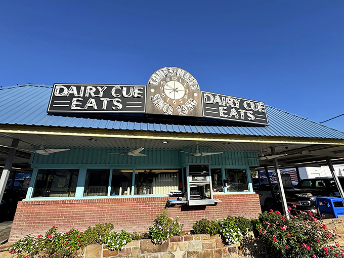 The "Dairy Cue Eats" sign beckons like a beacon of hope for hungry travelers seeking burger salvation.