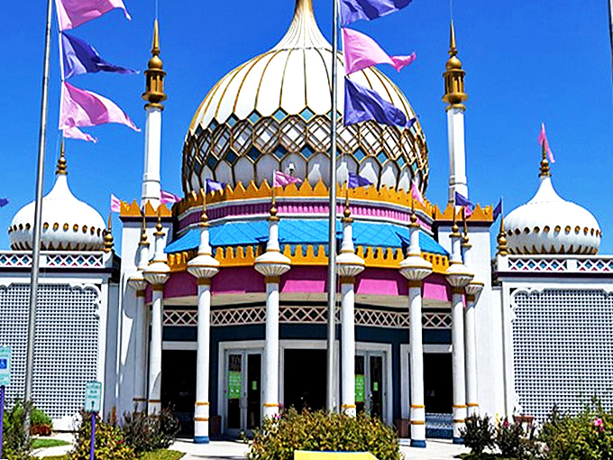 The Grand Prairie Ripley's looks like a sultan's palace that took a wrong turn at Albuquerque and landed in Texas. Architectural whimsy at its finest!