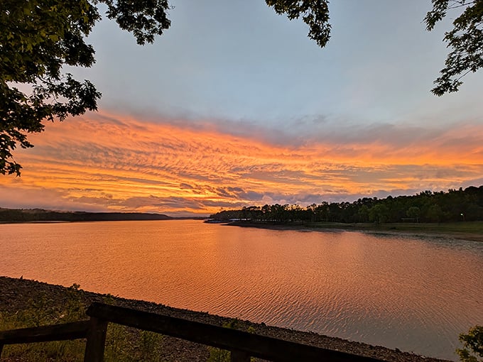 Nature's own light show at Lake Greeson, where sunsets paint the water in colors that would make even Bob Ross reach for new brushes.