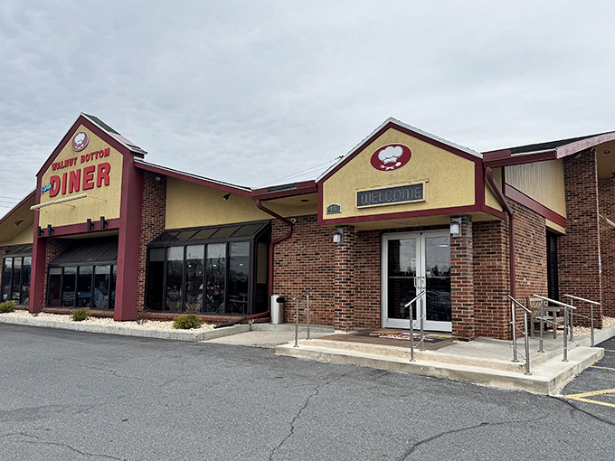 The unassuming exterior of Walnut Bottom Family Diner promises no frills, just honest-to-goodness comfort food that'll make your taste buds do a happy dance.