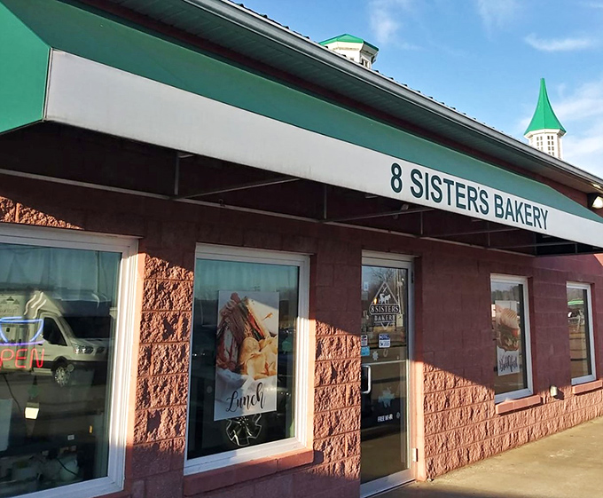 That green-trimmed awning might as well be a superhero cape &ndash; it's protecting some of Ohio's most heroic baked goods from the elements.