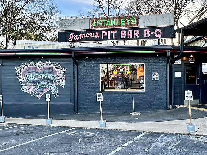 That hand-painted heart on the wall isn't just decoration&mdash;it's a warning that you're about to fall in love with meat all over again.