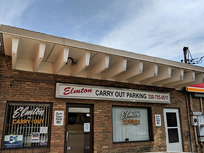 A separate carry-out entrance ensures locals can grab their Elmton favorites without missing a beat of their busy lives.