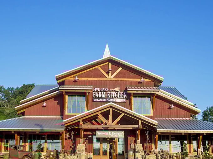 That red barn exterior isn't fooling anyone&mdash;this is where breakfast dreams come true in Sevierville, Tennessee.