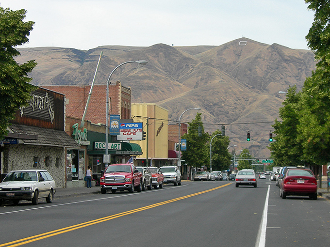 Downtown Clarkston proves that mountain backdrops make everything better, even your morning errands look cinematic here.