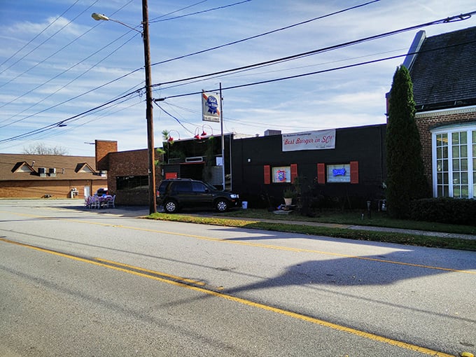 The unassuming black exterior of Nu-Way Lounge hides burger greatness within, like finding a diamond in your backyard. That "Best Burgers in SC!" sign isn't kidding around.