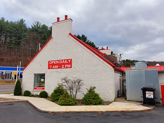 Early birds get the worm&mdash;and the best seats&mdash;at this charming brick diner that keeps things simple with 7 AM to 2 PM hours.