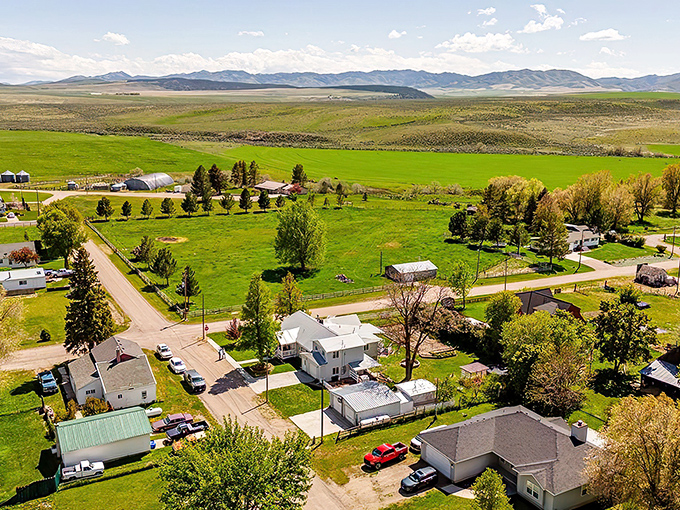 Wide open spaces and mountain views that make city traffic jams feel like a fever dream you've finally awakened from.
