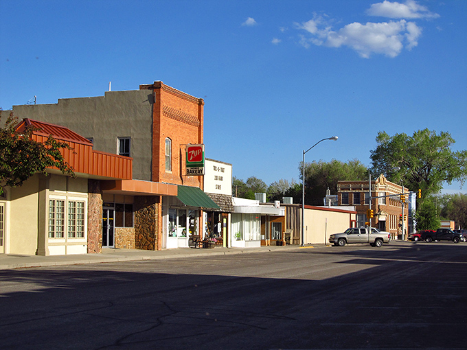 Main Street Douglas offers that rare commodity in today's world&mdash;actual breathing room. No wonder locals stroll rather than rush.