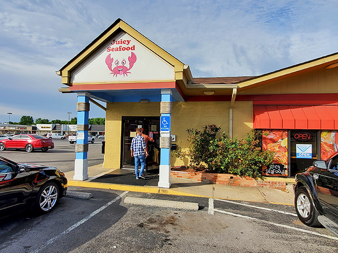 Like a coastal outpost that somehow landed in Tennessee, Juicy Seafood's cheerful exterior welcomes hungry travelers with the universal language of "fresh catch."