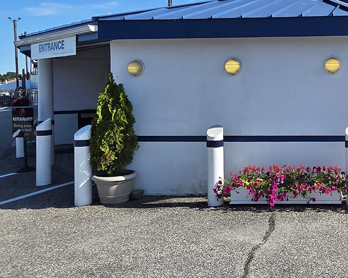 The entrance beckons with porthole windows and vibrant flower boxes – maritime elegance with a splash of color.