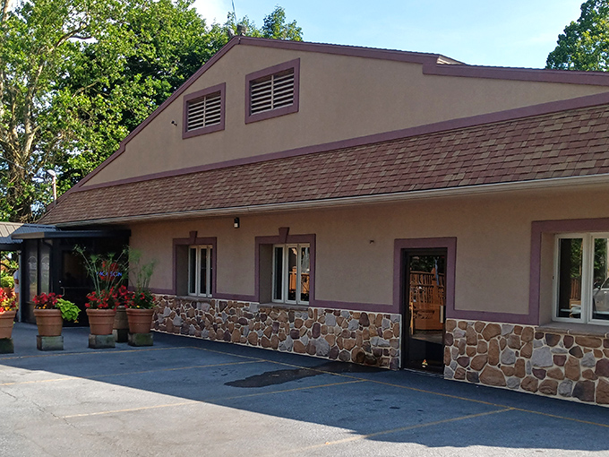 The unassuming exterior of Stoney Creek Inn proves once again that culinary treasures often hide in plain sight, like diamonds in Pennsylvania stone.