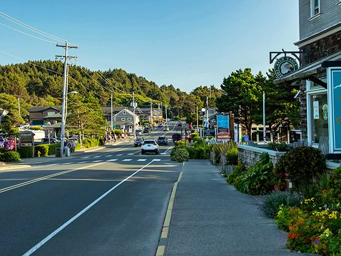 Main Street charm with a Pacific backdrop. Hemlock Street invites leisurely strolls between galleries, boutiques, and caf&eacute;s in this walkable seaside town.