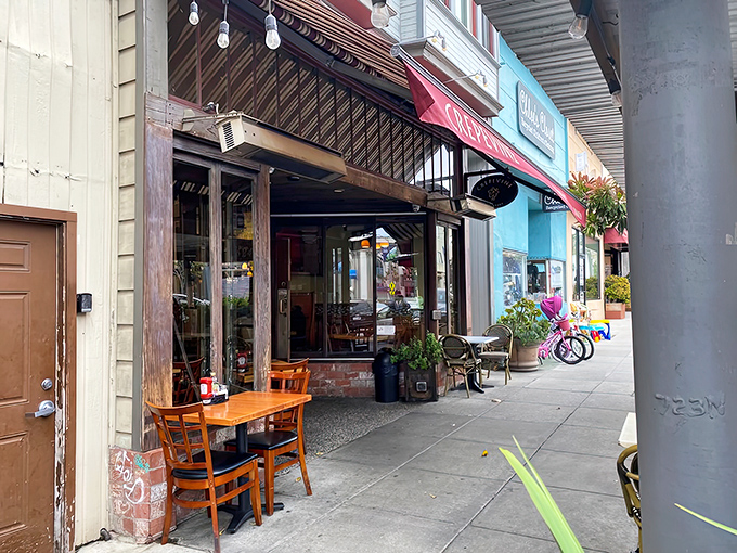 Sidewalk seating at Crepevine offers the quintessential San Francisco dining experience &ndash; people-watching with a side of deliciousness.