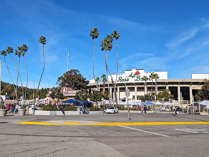 Blue skies, palm trees, and endless rows of vendor tents &ndash; the perfect Southern California backdrop for a Sunday morning treasure hunt.