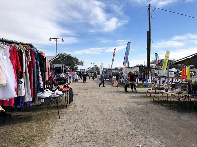 Sunshine and shopping paths filled with amazing finds! Love walking around and seeing all the unique treasures here. Happy hunting!