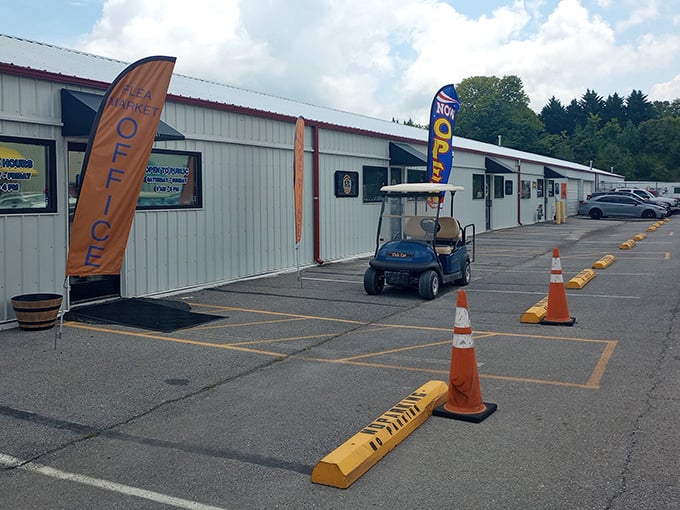 The unassuming entrance to treasure-hunting paradise, where those orange flags might as well be saying "Abandon all shopping lists, ye who enter here."