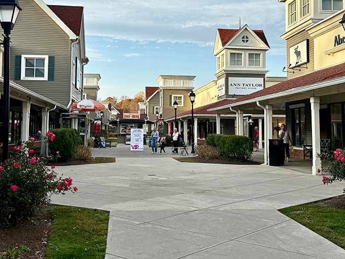 New England charm meets retail therapy at Clinton Premium Outlets, where the architecture is as appealing as the discounts inside.