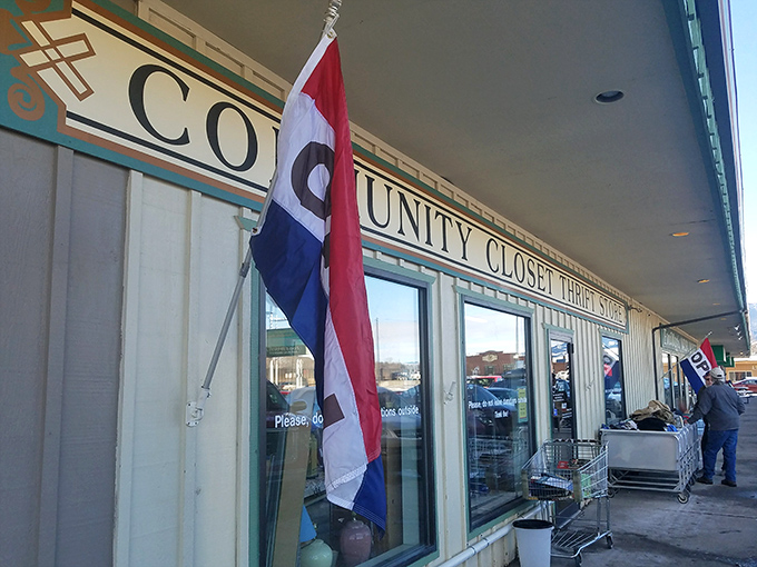 The unassuming exterior of Community Closet Thrift Store in Livingston hides a treasure trove within—like finding a five-star restaurant in a gas station.