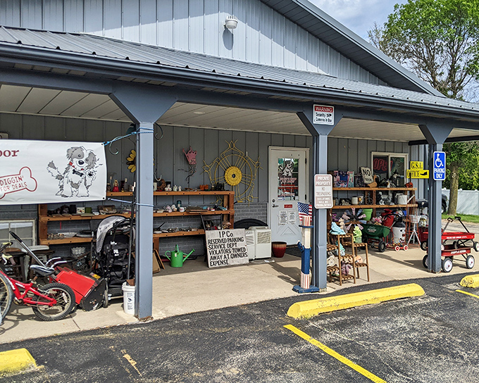 The unassuming entrance to treasure-hunting paradise. Shaggy's cartoon mascot promises you're about to "dig" the deals waiting inside.
