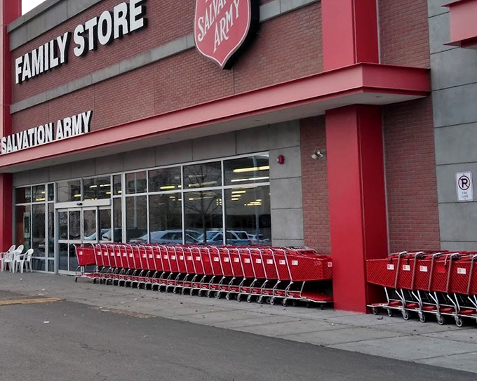 The unassuming exterior of Chicago's budget paradise, where $35 transforms into a full-blown treasure hunting expedition.