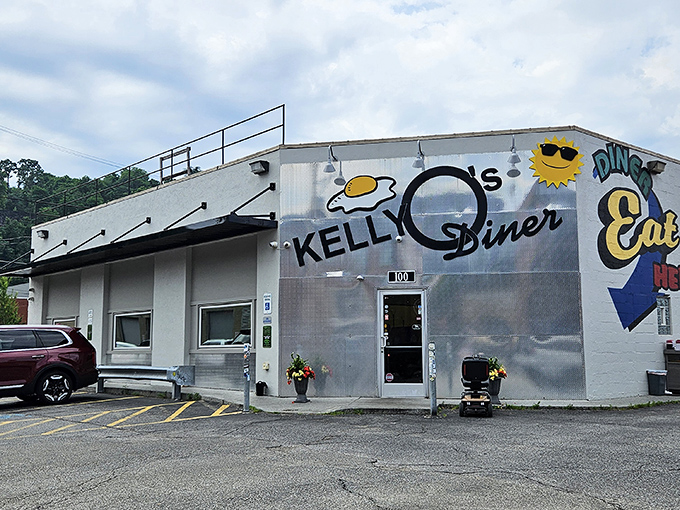 The unmistakable metallic shine of Kelly O's exterior, complete with that sunny-side-up egg logo, promises breakfast nirvana before you even step inside.
