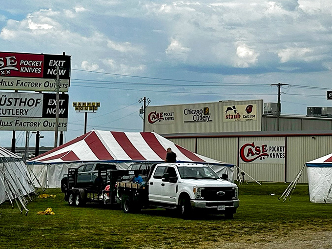 The unassuming exterior of Shepherd Hills Factory Outlet hides a treasure trove of kitchen wonders and home goods that would make any bargain hunter's heart skip a beat.