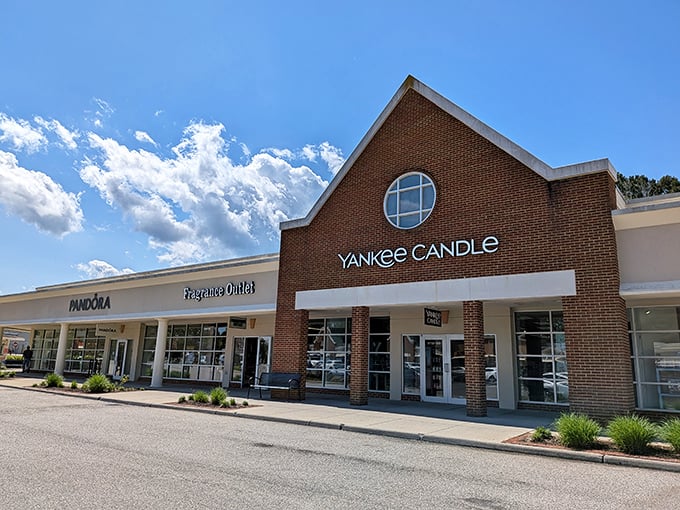 The colonial-inspired architecture of Williamsburg Premium Outlets creates a shopping experience that's as aesthetically pleasing as it is wallet-friendly. Bargain hunting with style!