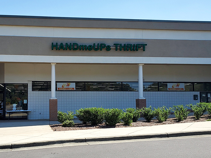 HandmeUPs announces itself with understated confidence, like that friend who doesn't need to brag because their awesomeness speaks for itself.