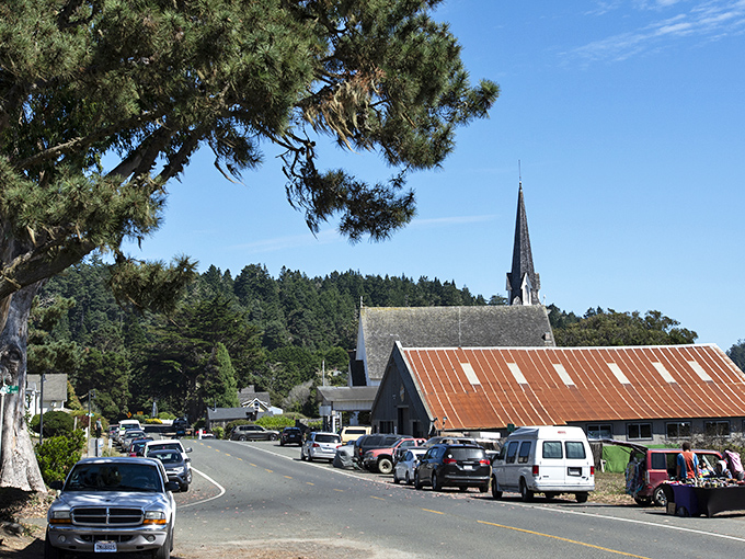 Mendocino&rsquo;s charming streets stretch like a serene postcard, perfectly blending peaceful small-town vibes with timeless California charm. Pure magic!
