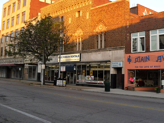 Downtown Ashtabula showcases classic Americana with its well-preserved brick facades. This isn't a movie set&mdash;it's the real deal, complete with small-town charm.