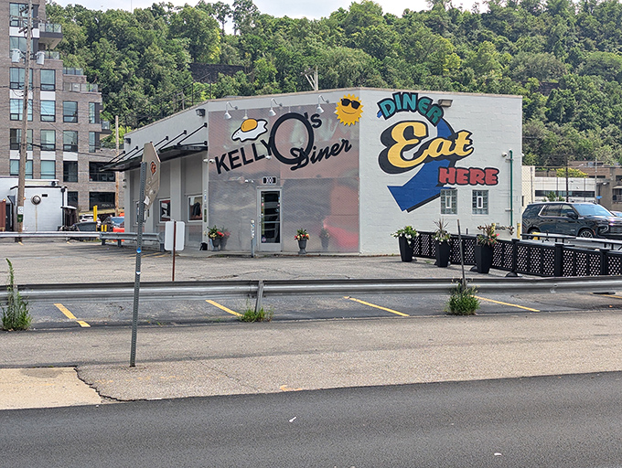 The unmistakable metallic shine of Kelly O's exterior, complete with that sunny-side-up egg logo, promises breakfast nirvana before you even step inside.