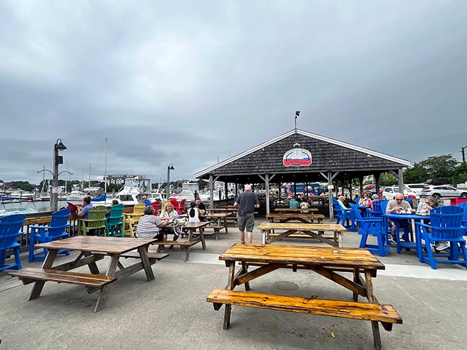 The weathered shingles and blue trim of Captain Scott's scream "authentic New England" louder than a Patriots fan on game day.